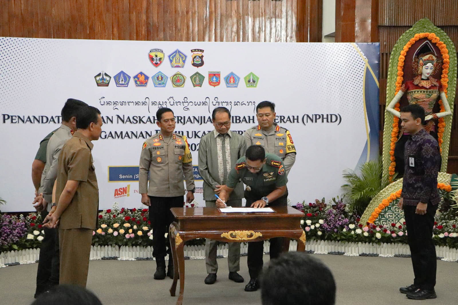 Penandatanganan NPHD Pelaksanaan Pilkada Tahun 2024 - Jarrak Pos Bali